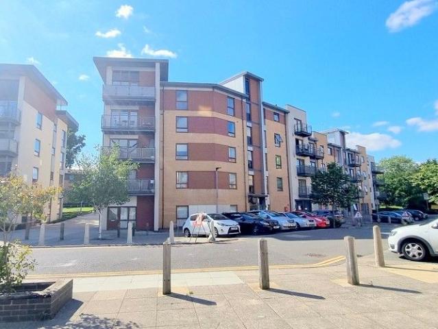 Finlay Court, Commonwealth Drive, Crawley, West Sussex. RH10, 1 bed flat to rent, £1,275 pcm | PrimeLocation