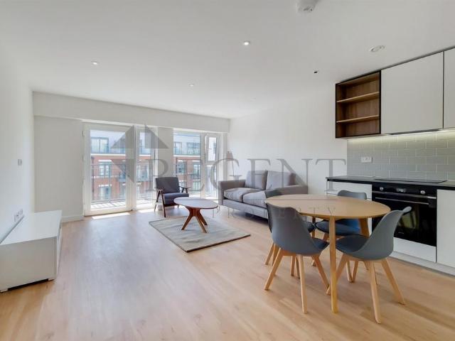 Finlay House, Beaufort Park, NW9 2 bed apartment to rent £2,400 pcm £554 pw