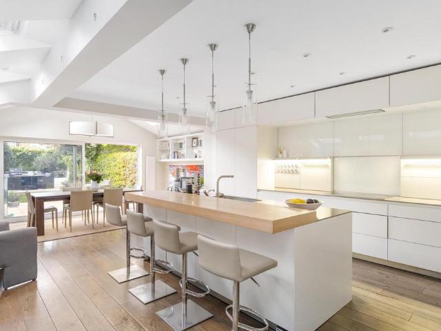 Finlay Street, London SW6 6 bed terraced house to rent £11,000 pcm £2,538 pw