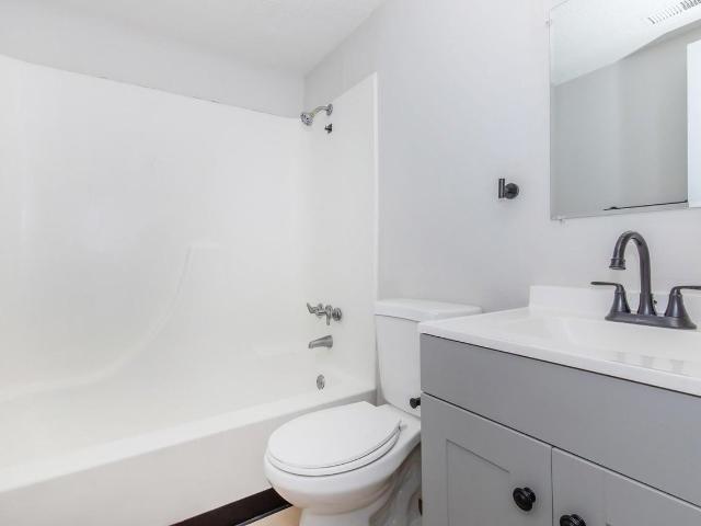 Finn Apartments 2 Bedroom Apartment for Rent at 2221 Stanton Ave, Des Moines, IA 50321 Southwestern Hills