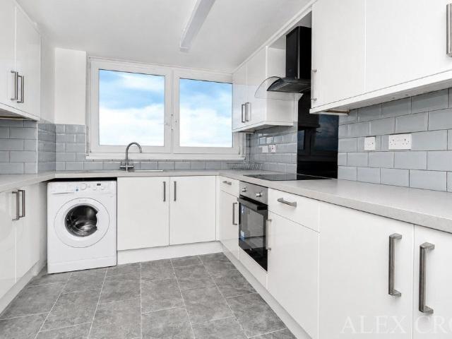 Finsbury House, Partridge Way, Bounds Green N22, 2 bed flat to rent, £1,800 pcm | PrimeLocation