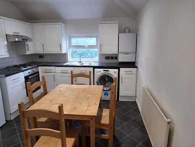 Finsbury Park Road, Hackney, London 2 bed house to rent £2,850 pcm £658 pw