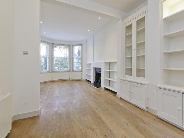 Finstock Road, W10