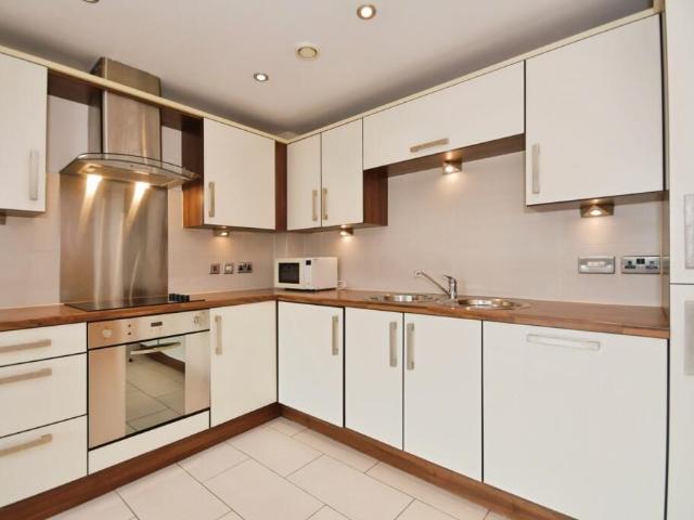Field View, Chesterfield S40, 1 bed flat to rent, £750 pcm | PrimeLocation