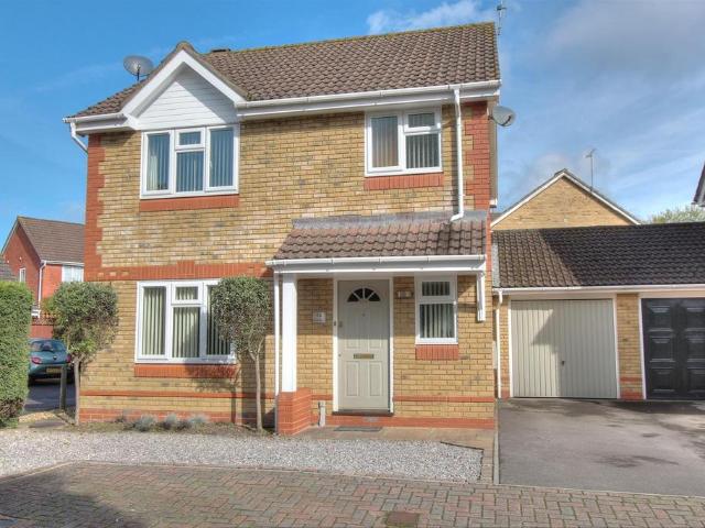 Field View, Knightwood Park. 3 bed link detached house to rent £1,900 pcm £438 pw