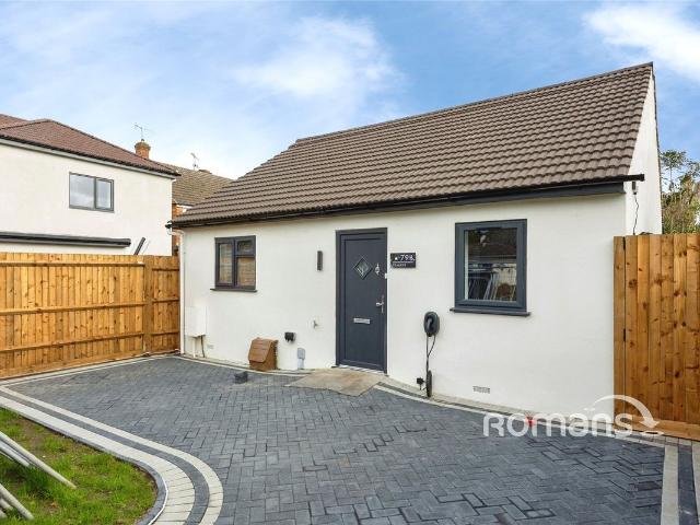 Field Way, Aldershot, Hampshire GU12, 2 bed bungalow to rent, £1,800 pcm | PrimeLocation