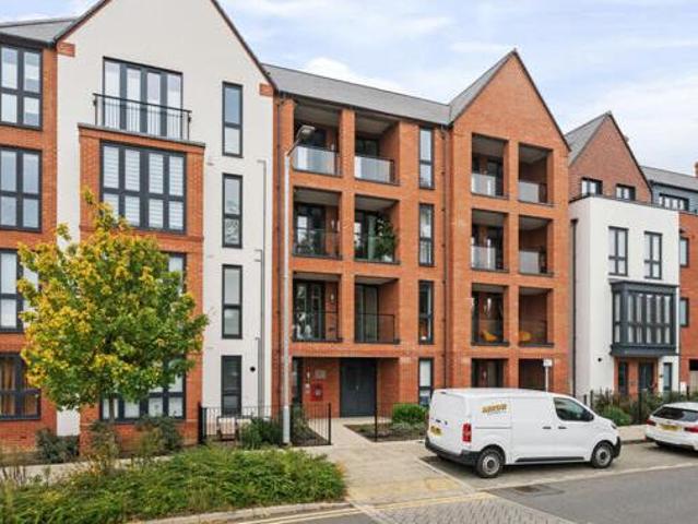 Field Court, Wokingham, 1 Bedroom Apartment