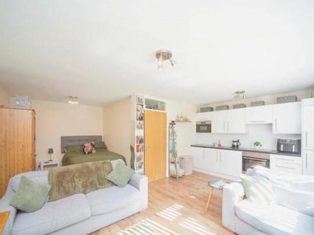 Field Court, Stanton, Studio Flat For