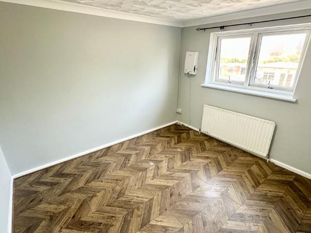 Field Close, Cranford TW4, Room to rent, £750 pcm | PrimeLocation