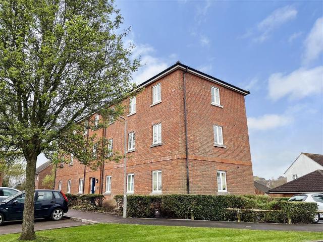 Field Close, Sturminster Newton DT10, 2 bed flat to rent, £795 pcm | PrimeLocation