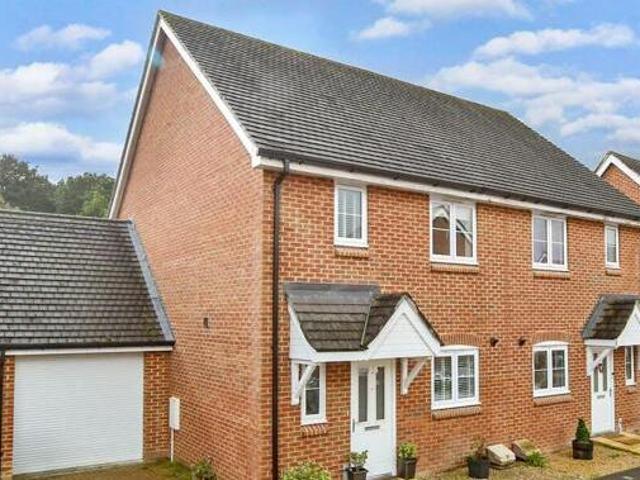 Field End, Billingshurst, 3 Bedroom Semi detached