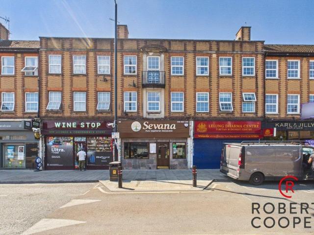 Field End Road, Eastcote HA5, 3 bed flat to rent, £1,795 pcm | PrimeLocation
