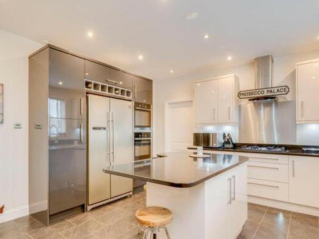 Field Hurst, Scholes, 4 Bedroom Detached