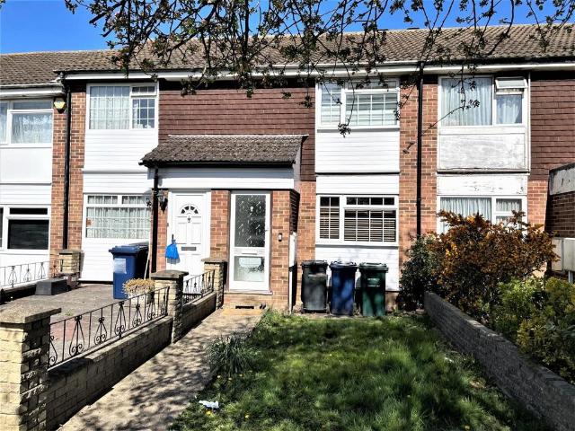Field Mead, Mill Hill, NW7 2 bed terraced house to rent £1,900 pcm £438 pw
