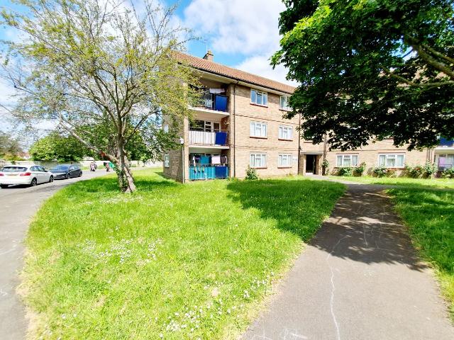 Field Road, Feltham TW14, 3 bed flat to rent, £2,100 pcm | PrimeLocation