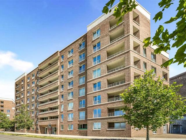 Fielders Crescent, Barking 2 bed flat to rent £2,200 pcm £508 pw