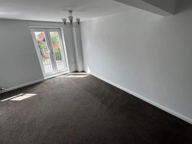 Fieldfare Close