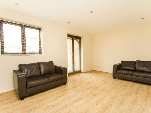 Fieldfare Ct, Falcon Way, Colindale, London, NW9