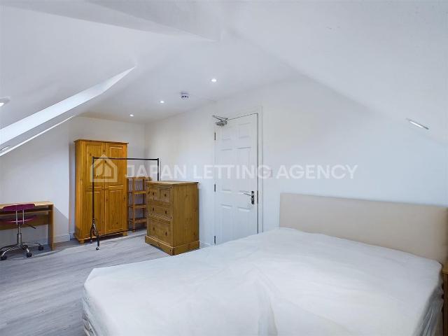 Fielding Terrace, Uxbridge Road, Ealing Common, London W5, Room to rent, £970 pcm | PrimeLocation