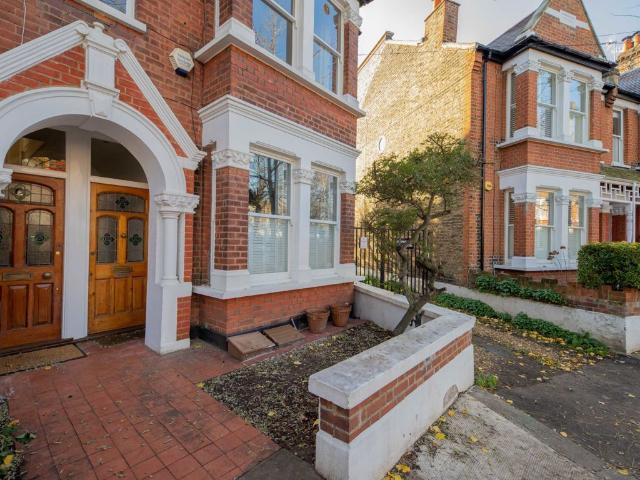 Fielding Road, Chiswick W4, 4 bed bungalow to rent, £4,250 pcm | PrimeLocation