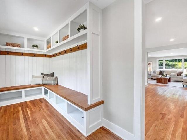 Fieldstone Dr, Burlington, Home For Sale