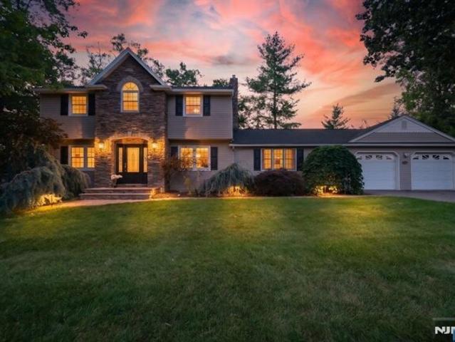 Fieldstone Pl, Wayne, Home For Sale