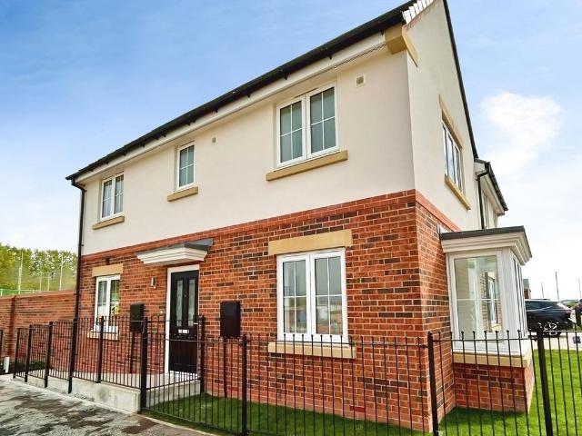 Fields Avenue, Halewood, Liverpool, L26 2 bed house to rent £1,900 pcm £438 pw