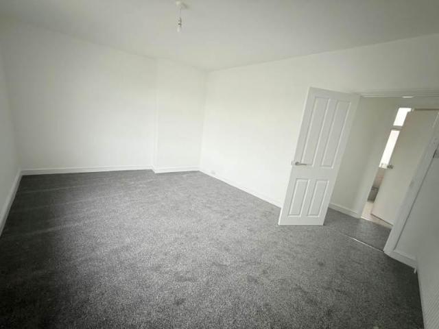 Fieldway, Dagenham RM8 3 bed terraced house to rent £2,300 pcm £531 pw