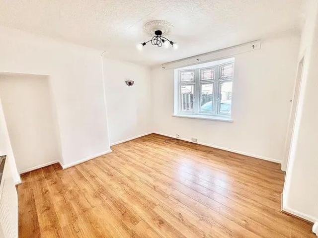 Fieldway, Dagenham, RM8, Property for rent