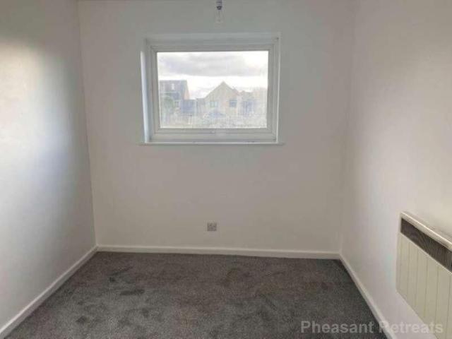 Fielmere Close, Witney, OX28