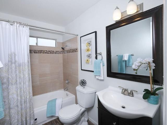 Fifteen 50 Apartments 2 Bedroom Apartment for Rent at 1550 E Harmon Ave, Las Vegas, NV 89119