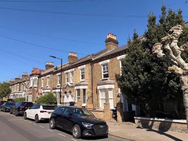 Fifth Avenue, Queens Park, London W10, 3 bed flat to rent, £2,800 pcm | PrimeLocation