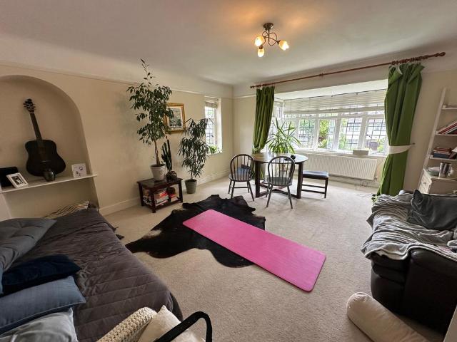 Fife Court, Links Road, Acton 2 bed flat to rent £2,100 pcm £485 pw