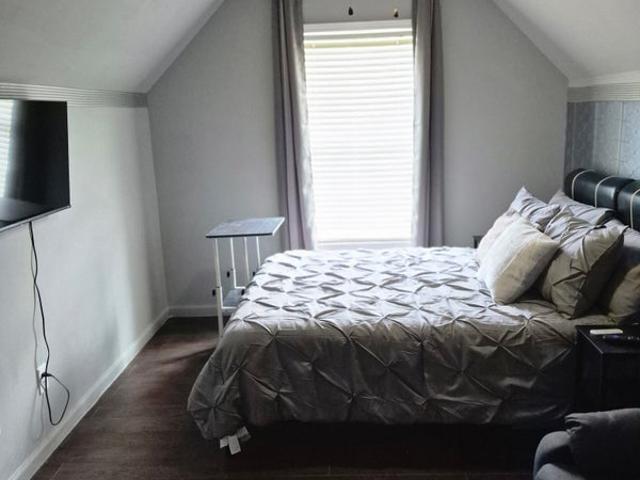 FIJI ROOM Charming 1 Bed 1 Bath Home in Riverdale