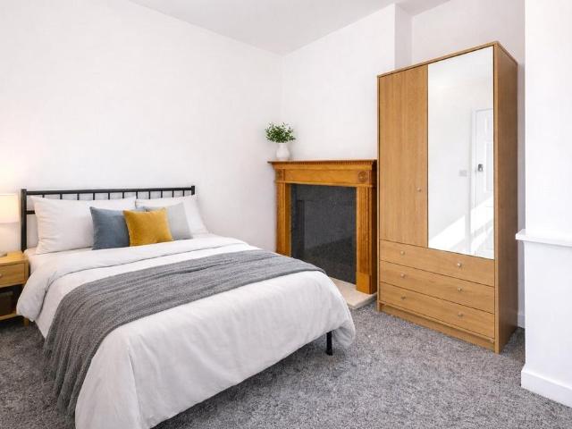 Filton Avenue, Filton, Bristol, BS34 6 bed terraced house to rent £3,600 pcm £831 pw