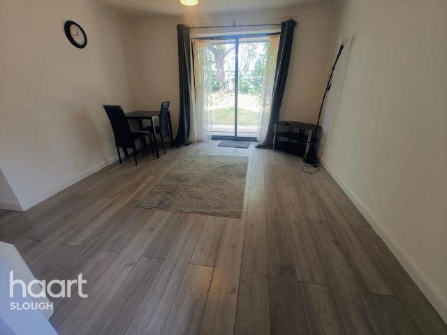 Filey Spur, Slough 1 bed apartment to rent £1,175 pcm £271 pw