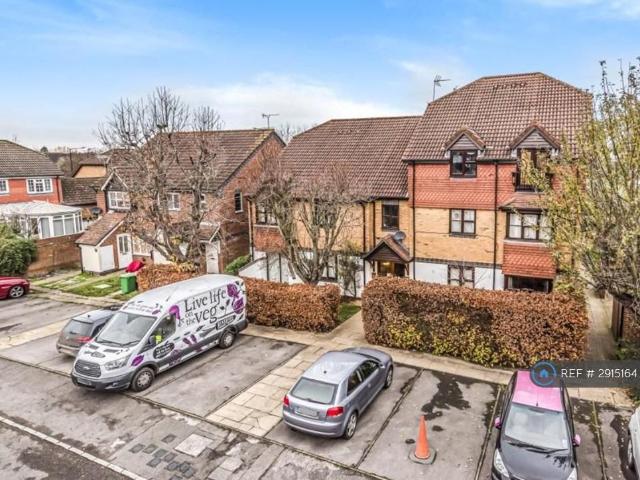 Filey Spur, Slough, SL1 1 bed flat to rent £1,225 pcm £283 pw