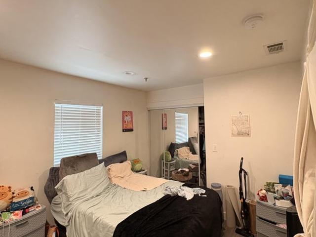 Filling 1 bed w/ bathroom in East Hollywood