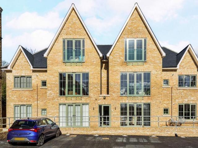 Filmer Grove, Godalming GU7 2 bed apartment to rent £1,850 pcm £427 pw