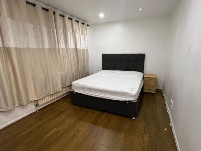Fir Tree Avenue, Mitcham CR4, Room to rent, £750 pcm | PrimeLocation