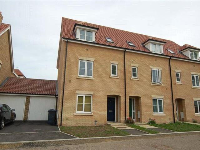 Fir Tree Court, Mildenhall, Bury St. 4 bed end of terrace house to rent £1,385 pcm £320 pw
