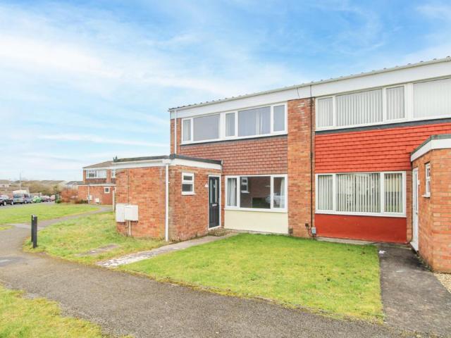 Fir Tree Close, Patchway, Bristol. 3 bed end of terrace house to rent £1,550 pcm £358 pw