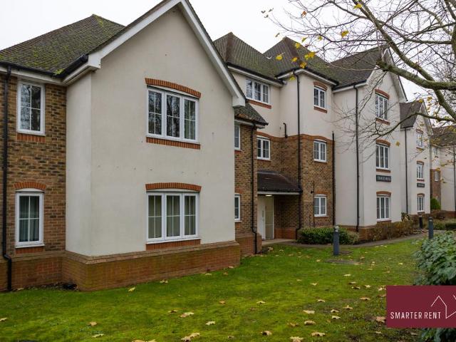 Fircroft Road, Englefield Green TW20 2 bed apartment to rent £1,750 pcm £404 pw
