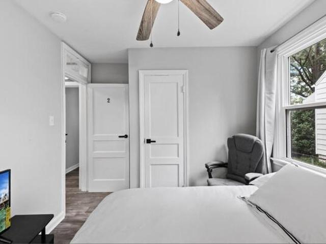 Firepit, big new back deck & high quality in desireable Northside. Only 3 bedrooms for privacy. Easy access I64/I95 hospitals, 5 mins to VCU, baseball stad. 1GB WIFI, 12 Tempurpedic with massage chair & Veri desk. Plenty of parkings. New appliances