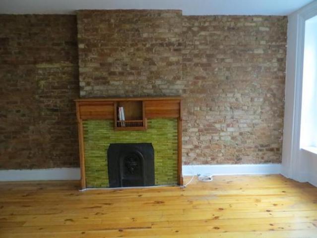 FIREPLACE.HARDWOOD FLOORS.EXPOSED BRICK.FORT GREENE