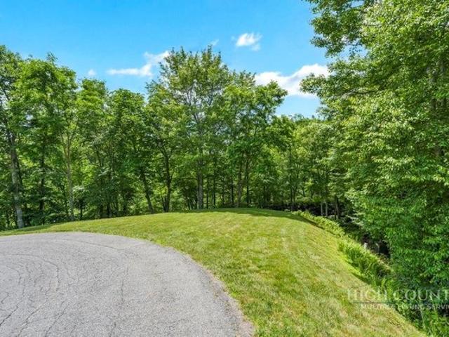 Firethorn Trl, Blowing Rock, NC 28605