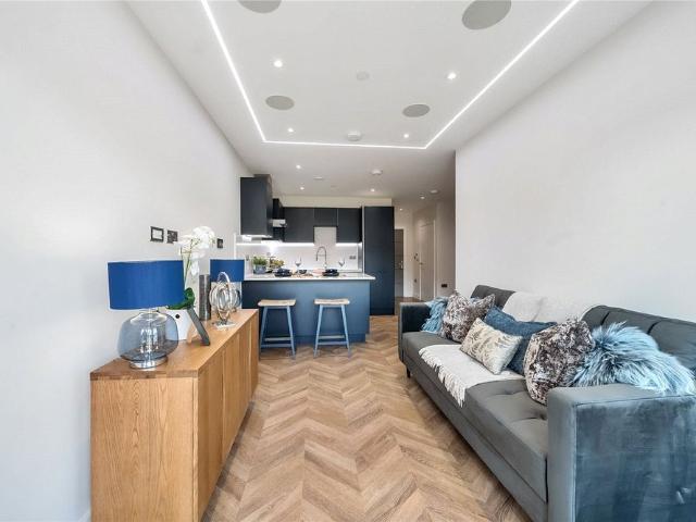 Firgrove Road, Farnborough, Hampshire, GU14