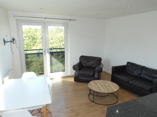 firpark close, glasgow G31 2 bed apartment to rent £1,295 pcm £299 pw
