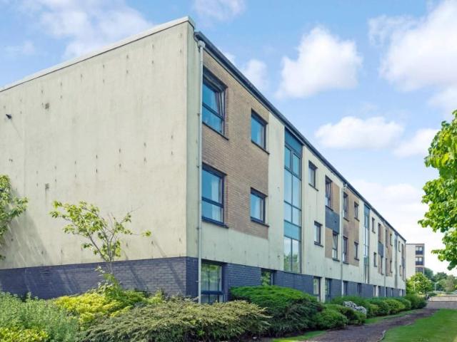 Firpark Close, Glasgow G31, 2 bed flat to rent, £1,300 pcm | PrimeLocation