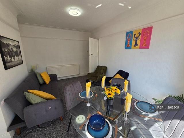 Firs Drive, Hounslow, TW5 5 bed semi detached house to rent £3,800 pcm £877 pw